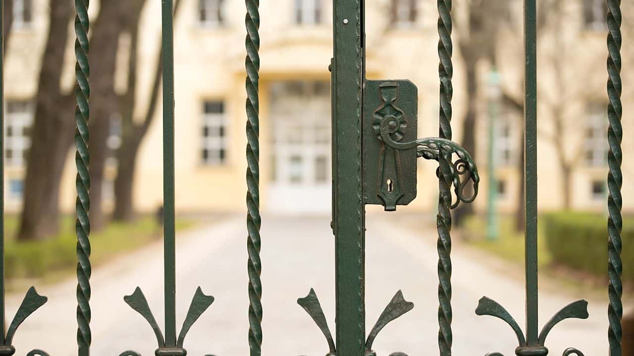 Super-rich starting to buy again in prime central London - claim